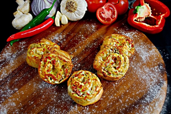 Garlic and Bacon Scrolls 5pk